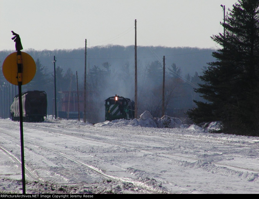 LSI 3074 getting ready to enter yard off engine tie-up tracks